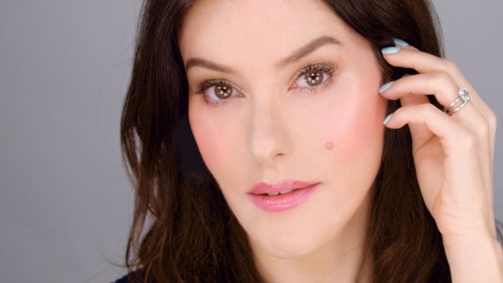 Achieve a smaller nose with these 6 useful makeup tricks