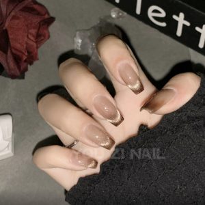 Here's how to wear "cat eye" manicures' moon-shaped shine!