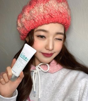 Rising K-pop "It Girl" and IVE's Wonyoung reveals her skincare routine and beauty tips for ...
