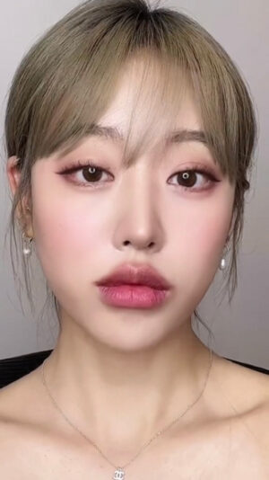 K-beauty's 'Overlip' Trend Is Redefining Lip Lining Techniques - Here's ...