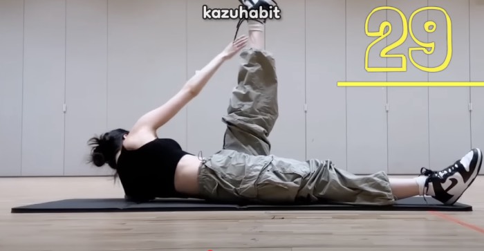 Kazuha's Ab Workout Only Takes 7 Minutes with 10 Simple Moves!