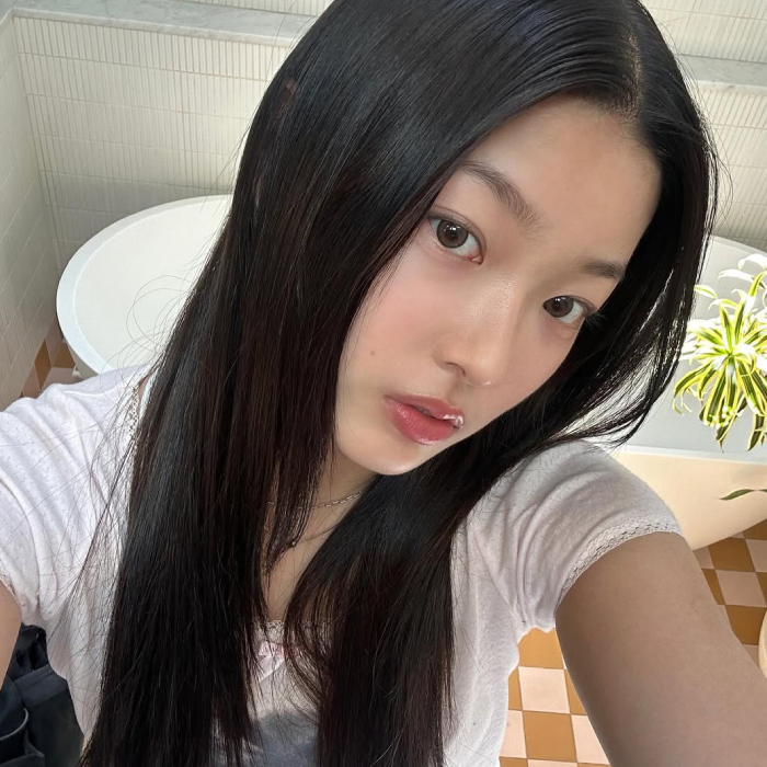 The Girls of KATSEYE Share Their Entire Beauty Routines, So You Can ...