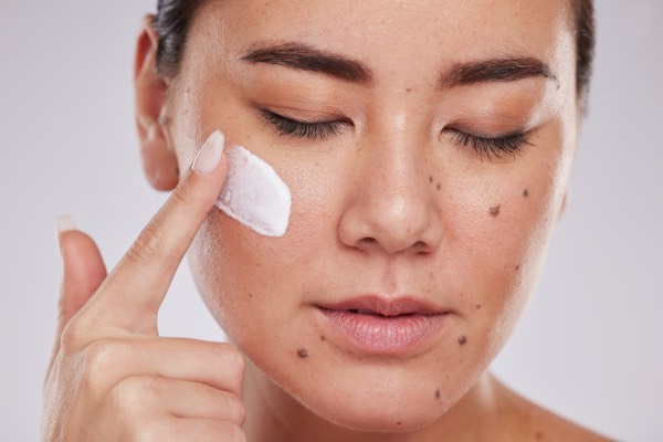 How to Spot Fake Sunscreens: A Dermatologist Weighs In